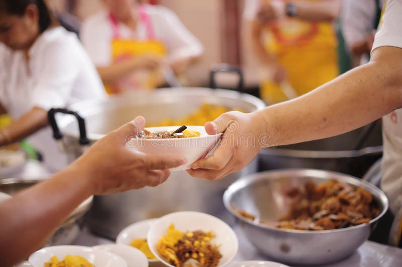 Free Food Distribution To the Hungry in the Community : Volunteer Food ...