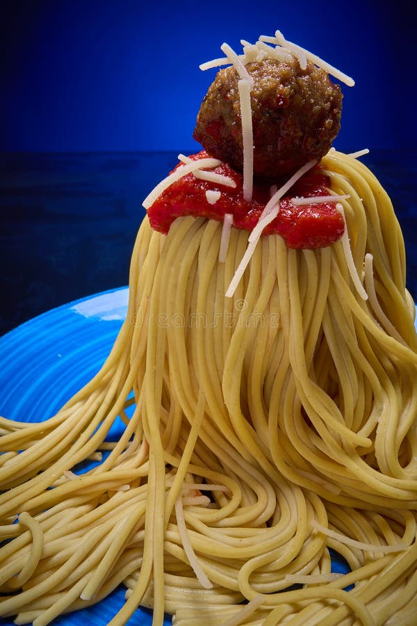 Upright Spaghetti on Dinner Plate Stock Image - Image of strands ...