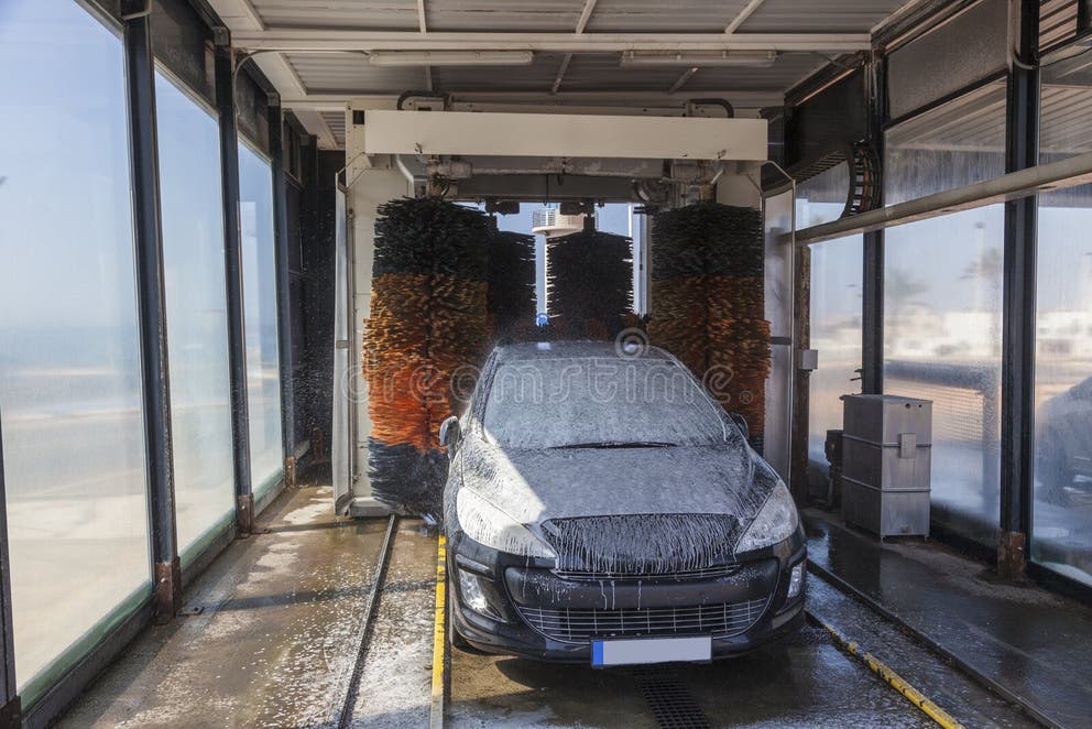 Servizio Automatico Dell'autolavaggio Immagine Stock - Immagine di ...