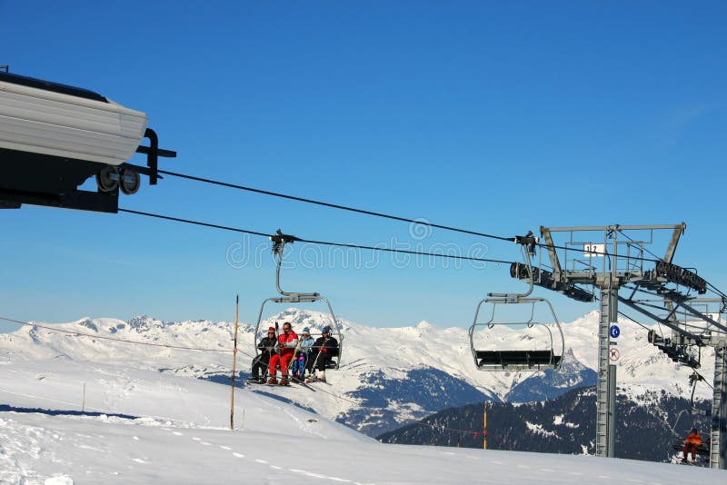 Sessellift in den Alpen stockbild. Bild von sessellift - 495409