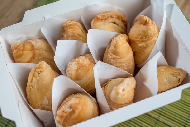 Set of Curry Puff in Paper Box Stock Image - Image of baked, nature ...