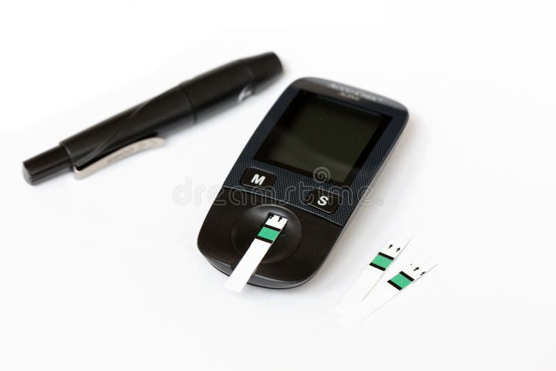 Set Glucometer and Syringe with Diabetes Indicator Strips for Blood ...