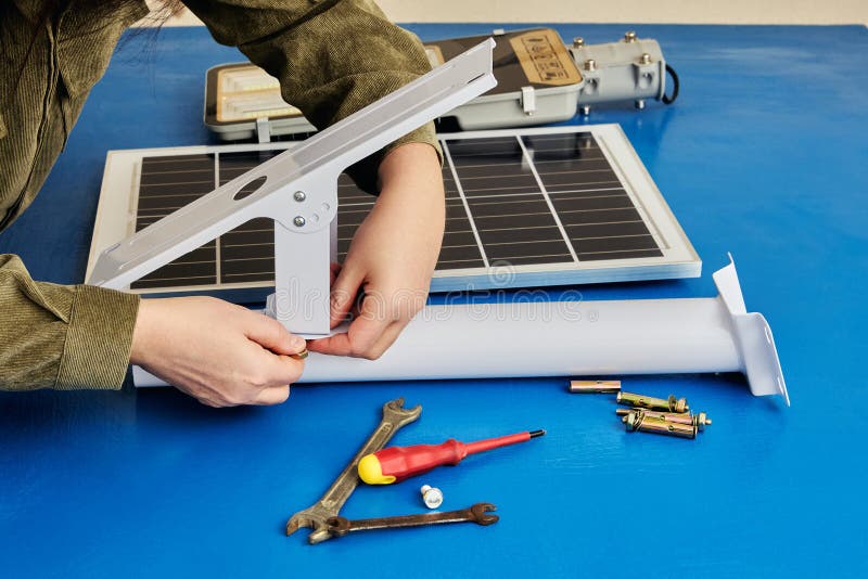 Customer Assembles Solar Street Light from Flat Pack, Starting with ...