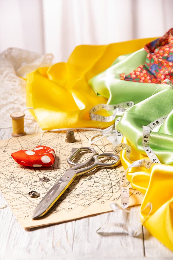 Sewing and cutting set stock illustration. Illustration of cutting ...