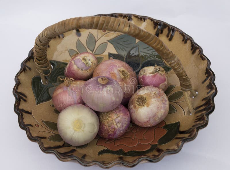 Pottery with old onions. stock image. Image of consumption - 100411013