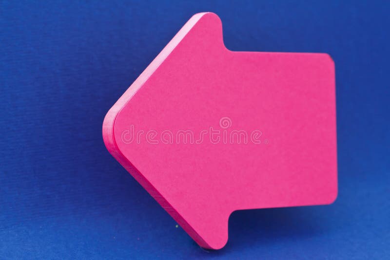 Seta rosa sobre azul foto de stock. Imagem de desenho - 19269548