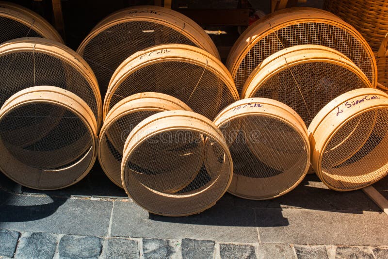 Setacci Di Legno Tradizionali Fotografia Stock - Immagine di pasta, setacci: 162830656