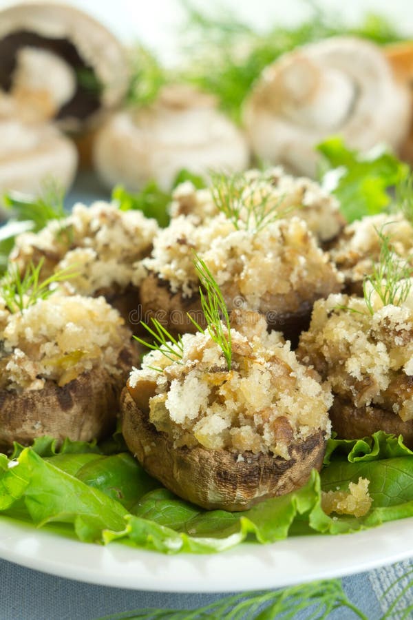 Setas cocidas rellenas imagen de archivo. Imagen de casero - 33760593