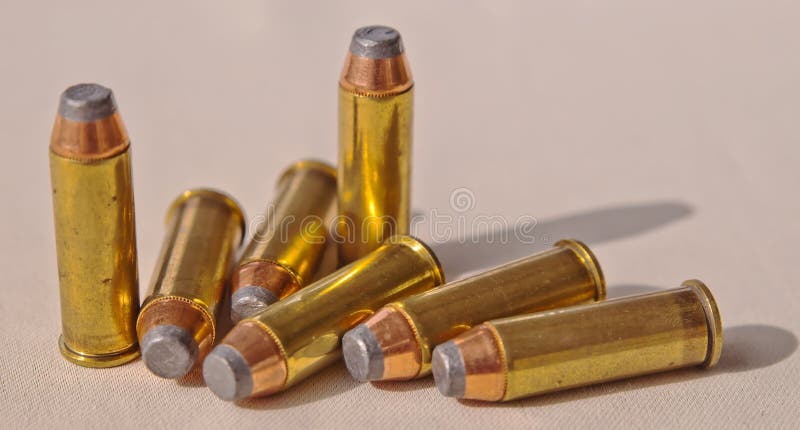 Uma Caixa De 44 Balas Do Magnum Em Seu Caso Foto de Stock - Imagem de ...