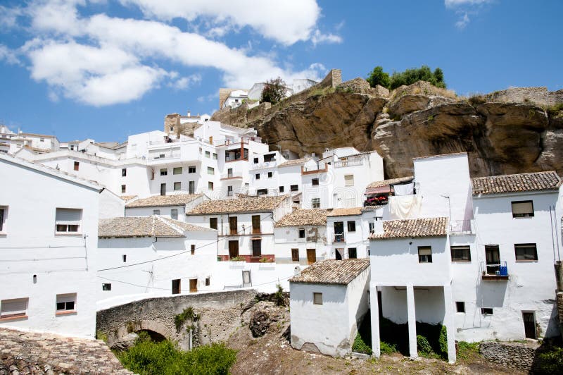 Setenil De Las Bodegas - Spanien Stockfoto - Bild von dorf, weingüter ...