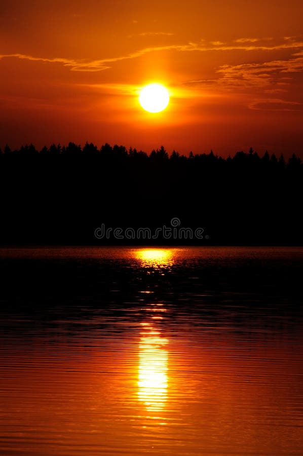 Setting Sun with Ray Path of Light on Water Stock Photo - Image of ...