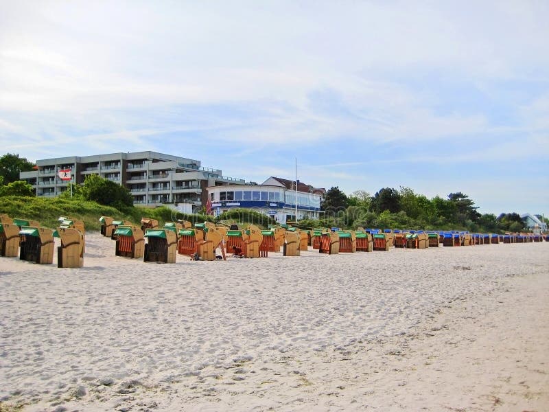 Setzen Sie in Scharbeutz, Ostsee, Deutschland Auf Den Strand ...