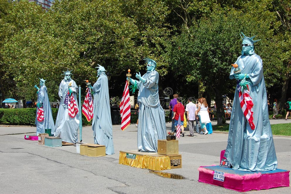 Several Statue of Liberty Actors Editorial Photo - Image of statue ...