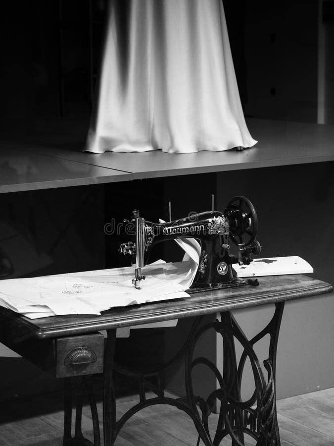 Sewing Machine in a Bridal Dress Atelier. Editorial Photo - Image of ...