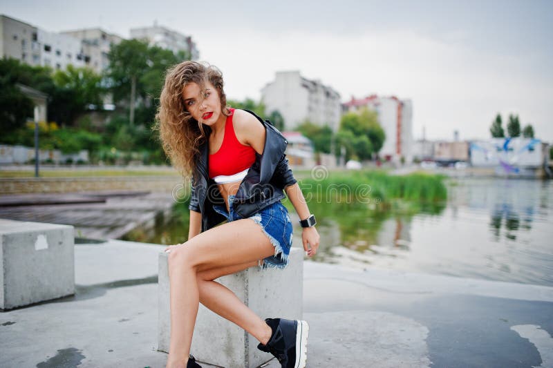 2 707 Young Sexy Girl Jeans Shorts Photos Free And Royalty Free Stock