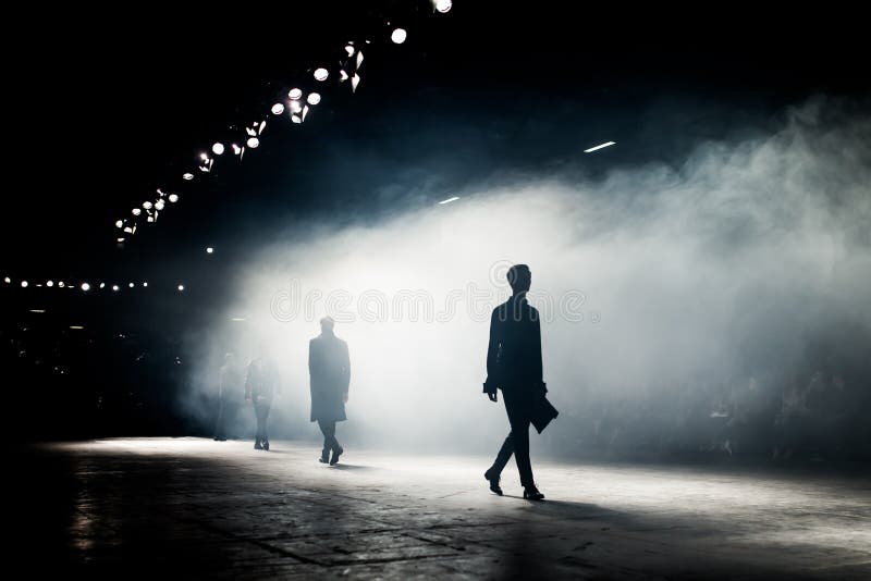 Sfilata Di Moda, Un Evento Della Passerella Fotografia Stock Editoriale ...