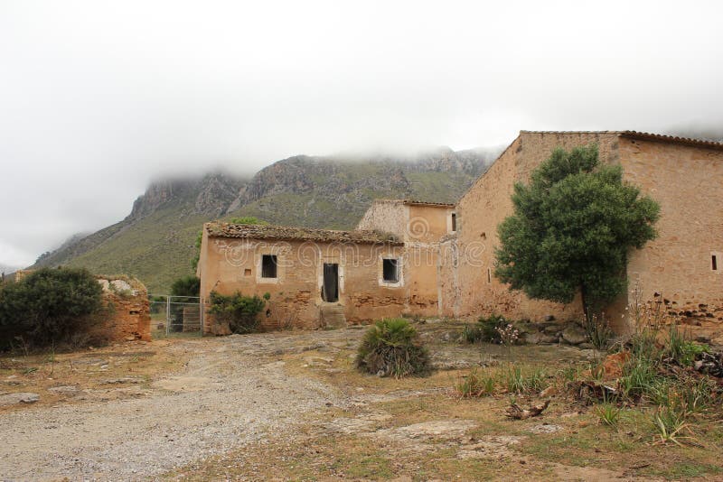 Shabby Building stock photo. Image of rundown, eerie - 27590366