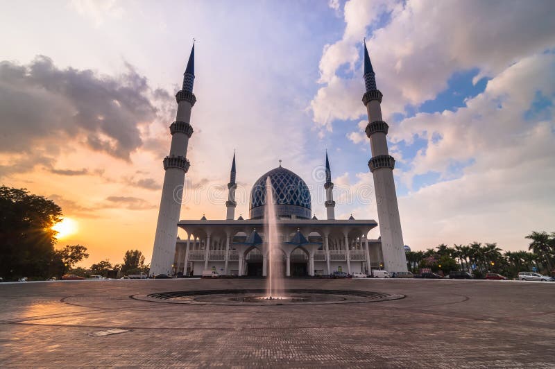 Shah Alam city mosque stock photo. Image of shah, reflect - 28474042