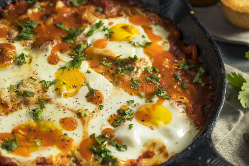 Shakshuka Descarado Hecho En Casa Con Los Huevos Imagen de archivo ... Shakshuka Descarado Hecho En Casa Con Los Huevos Imagen de archivo ...