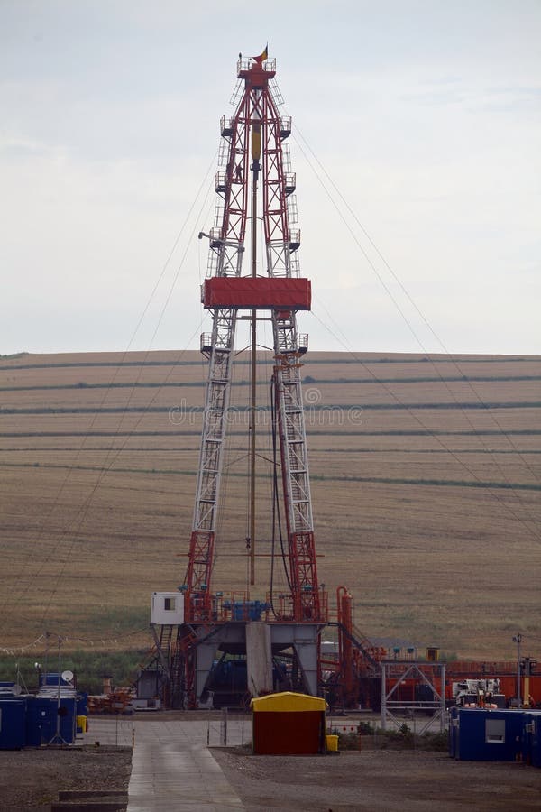 Shale gas drilling rig stock image. Image of engineering - 45589331