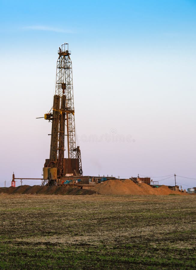 Shale gas mining stock photo. Image of drilling, petroleum - 30967770
