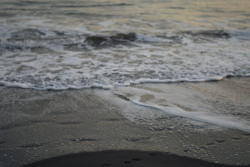 Ocean Waves Come To the Sea Shore Stock Image - Image of sand, water ...