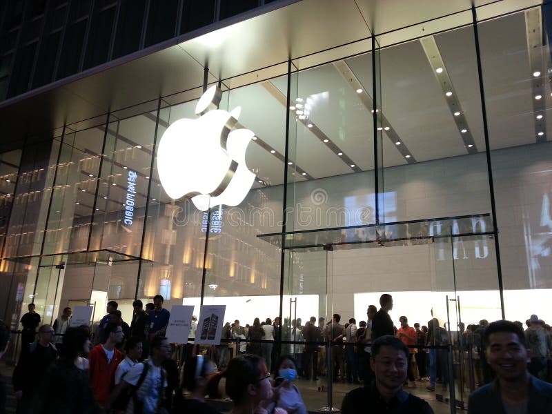 Apple Showroom editorial stock image. Image of experience - 44395779