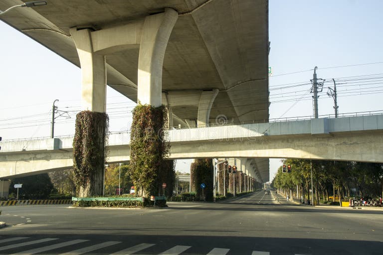 Elevated Expressway Structure and an Intersection in Shanghai Editorial ...
