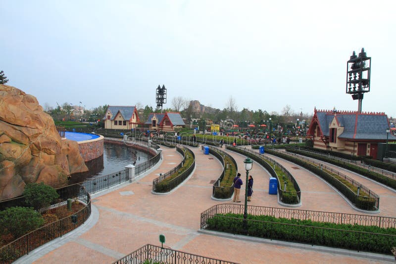 Shanghai Disney World editorial photo. Image of disney - 83472446