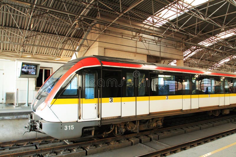 Shanghai metro Line 3 editorial photo. Image of south - 26873916