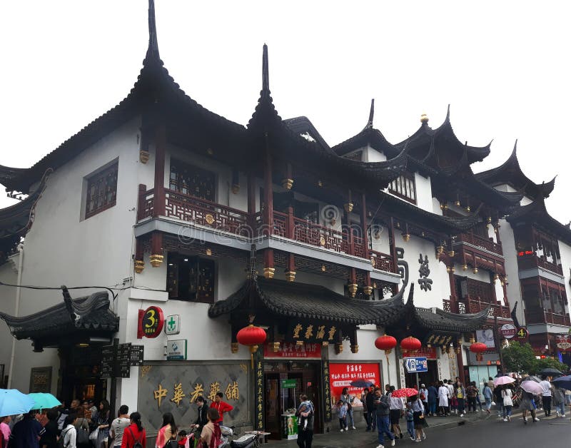 Shanghai Old Town editorial stock photo. Image of passer - 134201603