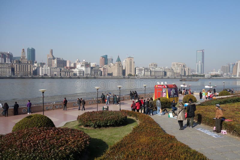 Shanghai waitan imagem editorial. Imagem de barco, antigo - 30558070