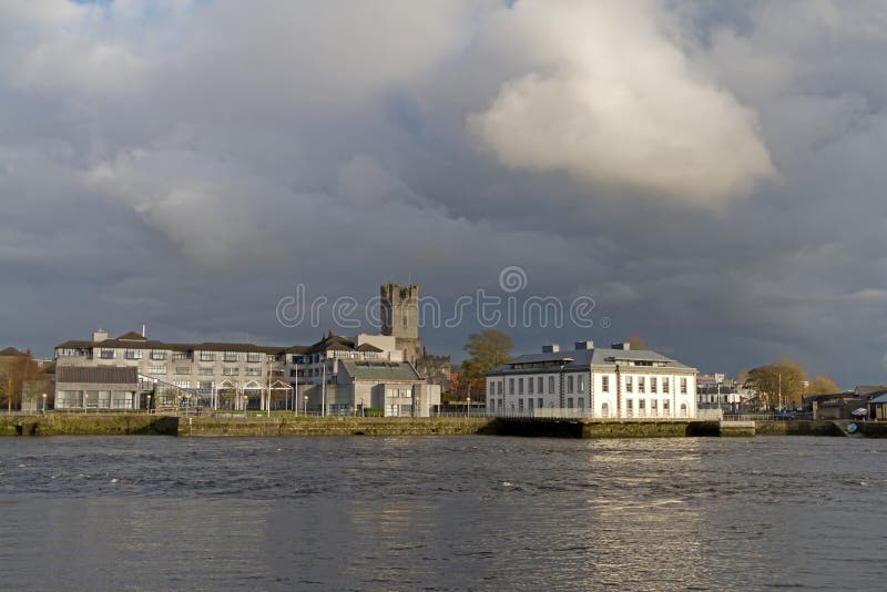 Shannon Flusslandschaft Der Limerickstadt Stockbild - Bild von kloster ...