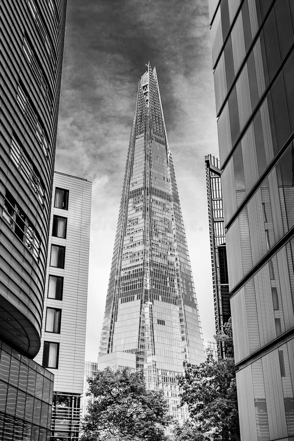 The Shard in Black and White Editorial Stock Image - Image of empty ...