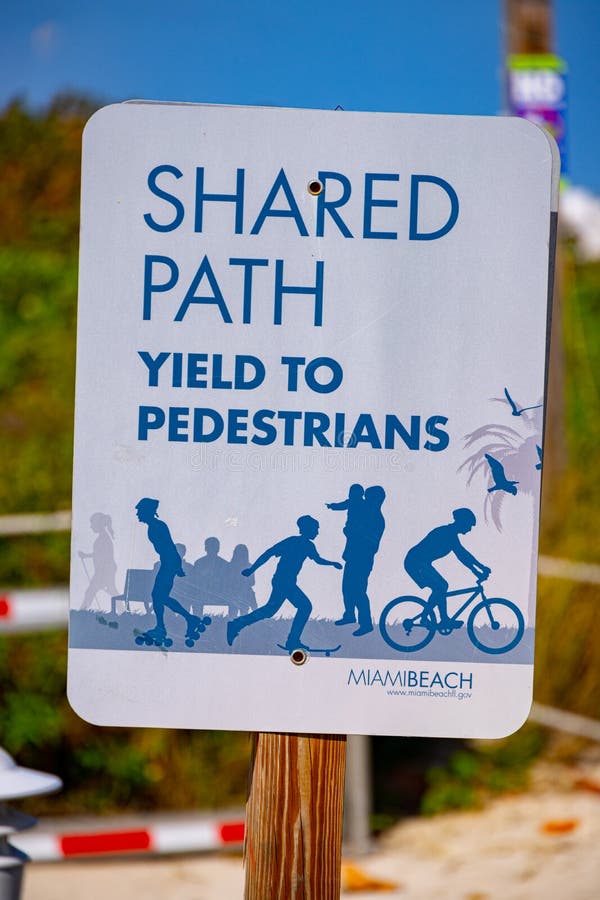 Shared Path Sign at Miami Beach - MIAMI, FLORIDA - FEBRUARY 14, 2022 ...