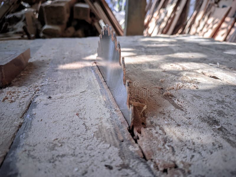 Sharp Wood Saw Blade, the Saw Blade is Made of Metal and Has Sharp ...