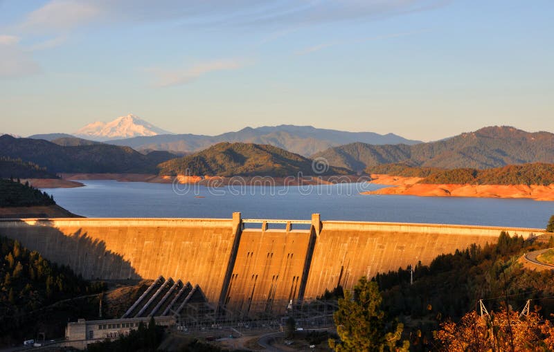Shasta Lake and Dam at Sunset Stock Image - Image of water, concrete ...