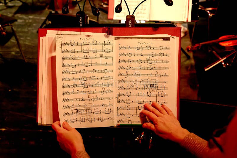 Sheet Music Violin Stand Orchestra Pit Stock Photos - Free & Royalty ...