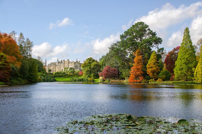 Sheffield Park Gardens immagine stock. Immagine di casa - 45801049