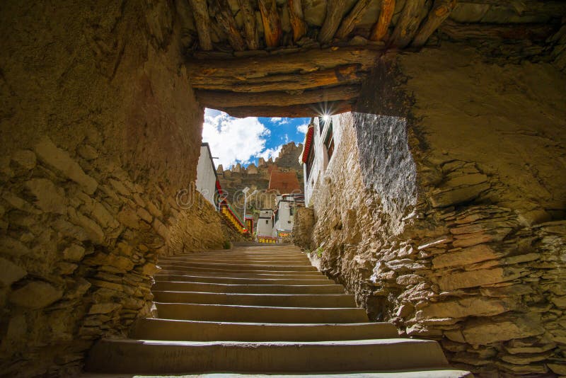 Shegar Dzong (Chode-Kloster) in Tingri in Tibet, China Stockbild - Bild ...