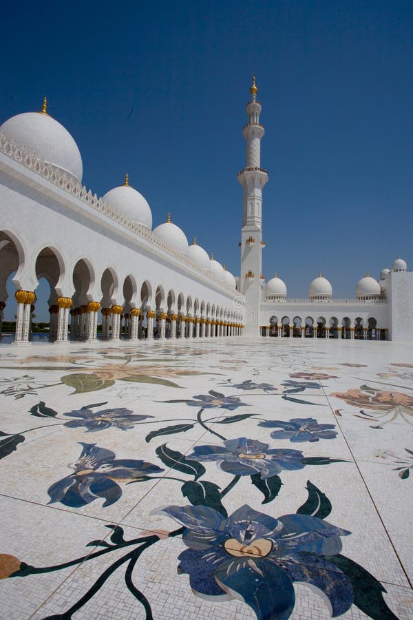 Sheikh Zayed Mosque, Abu Dhabi, Pillars Reflecting in Pool ...