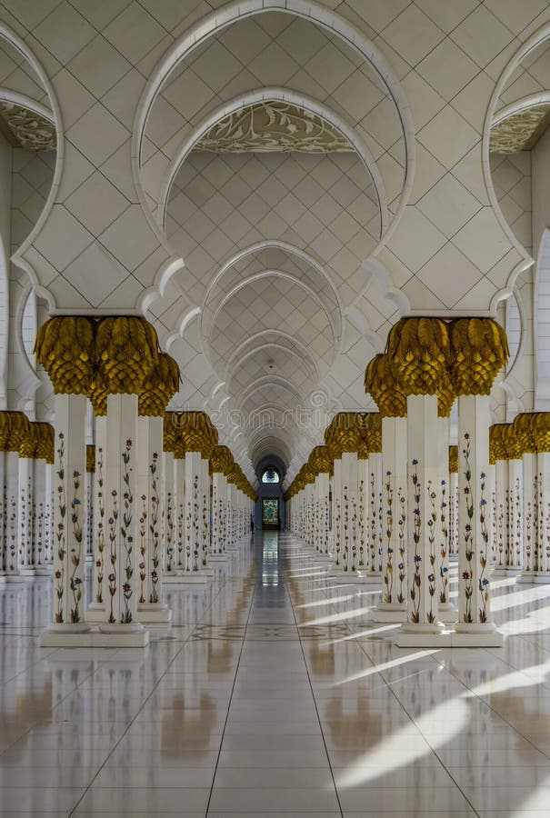 Sheikh Zayed Grand Mosque in Abu Dhabi, Interior Stock Image - Image of ...