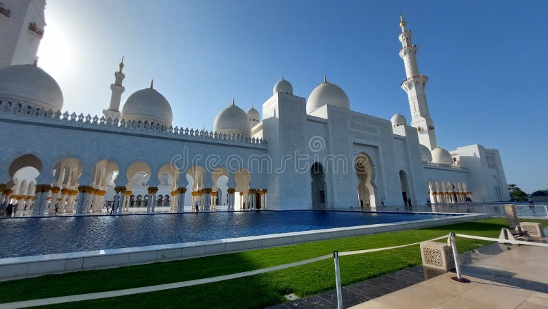 Sheikh Zayed Grand Mosque, Abu Dhabi Stock Photo - Image of facade ...