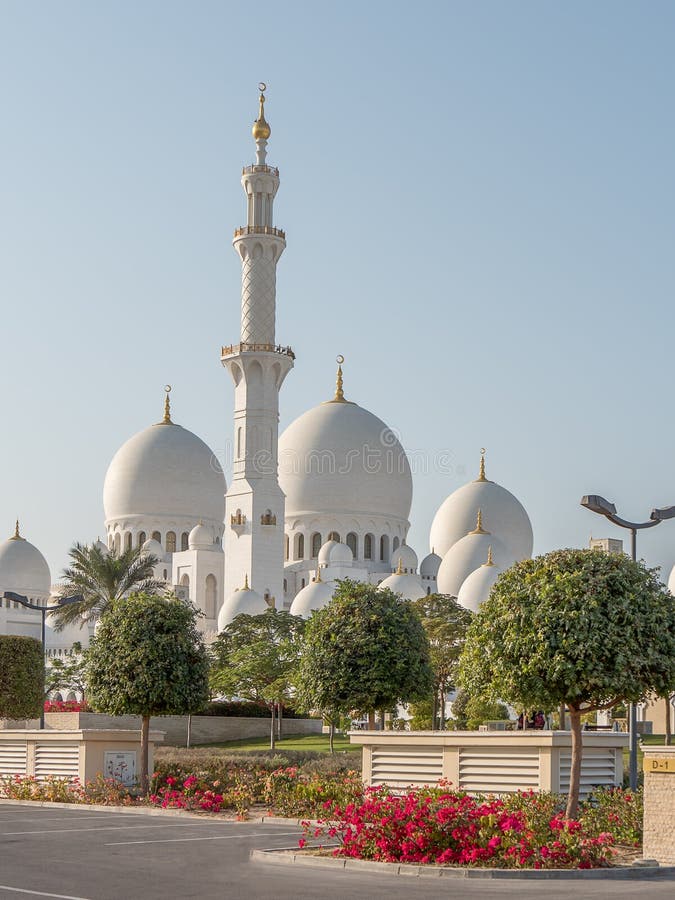 Sheikh Zayed Grand Mosque editorial stock photo. Image of asia - 48448313