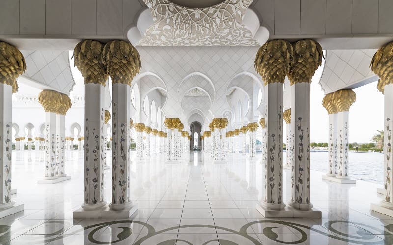 Sheikh Zayed Grand Mosque editorial image. Image of pray - 68594975