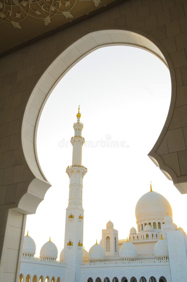 Sheikh Zayed Grand Mosque editorial image. Image of arabian - 64791830