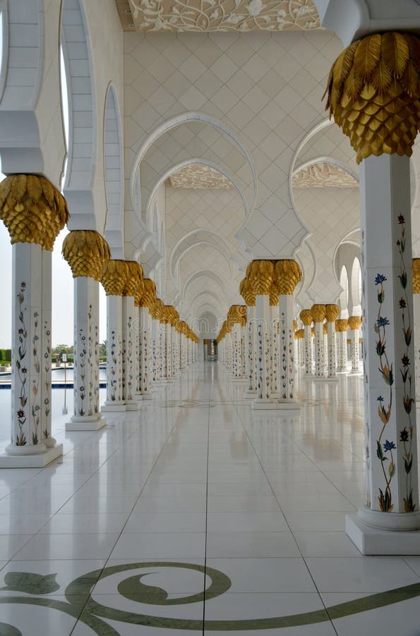 Sheikh Zayed Grand Mosque, Abu Dhabi, UAE Stock Photo - Image of ...