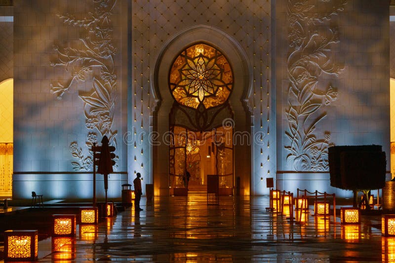 Sheikh Zayed Grand Mosque Courtyard at Dusk Stock Photo - Image of ...