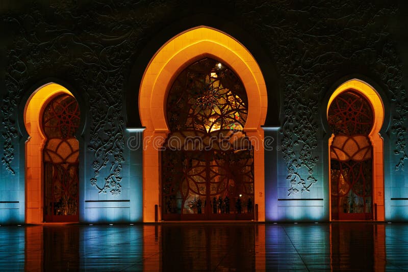 Sheikh Zayed Grand Mosque Courtyard at Dusk Stock Image - Image of ...
