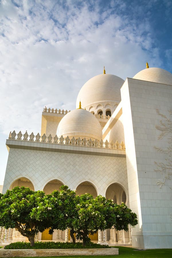 Sheikh Zayed Grand Mosque Galleries at Sunset Editorial Photo - Image ...